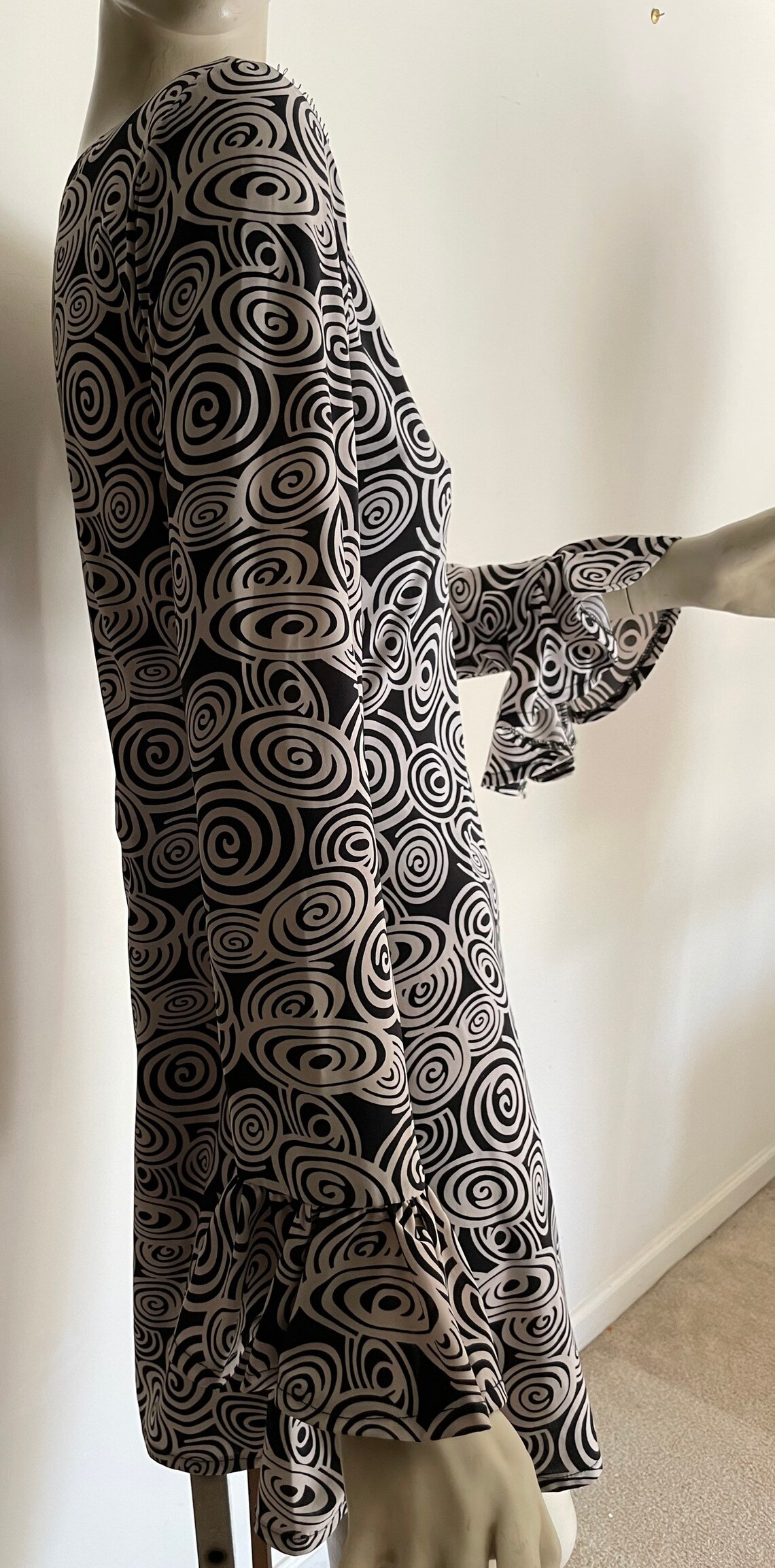 Sweet 70s Sizzler Style Mini Dress Vintage 90s Mod in Black and White ...