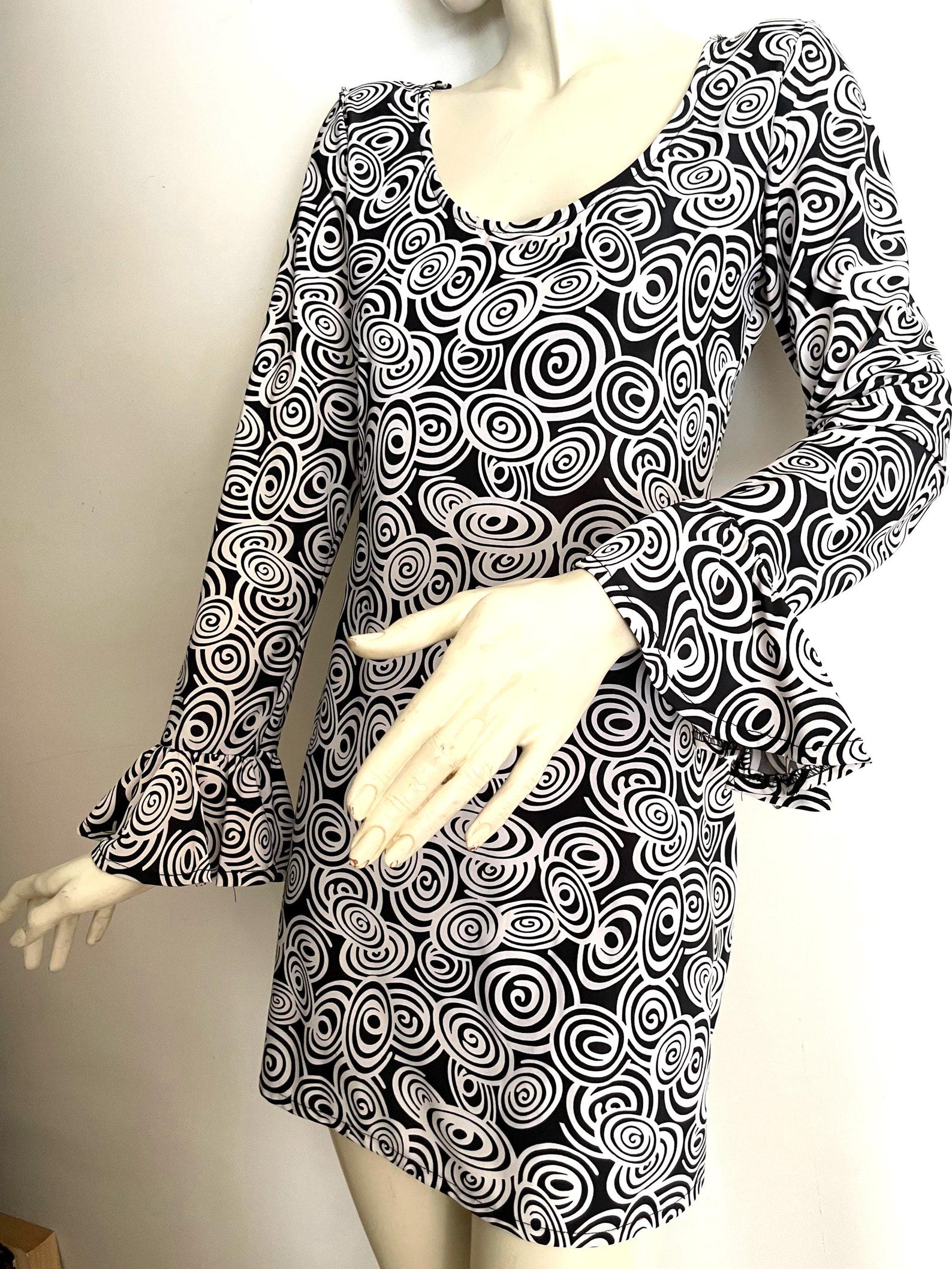 Sweet 70s Sizzler Style Mini Dress Vintage 90s Mod in Black and White ...
