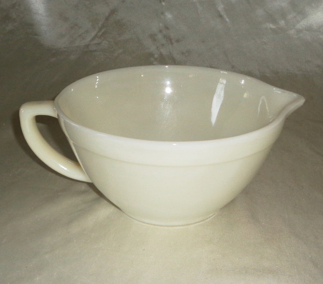 Ivory Fire King Glass Batter Mixing Bowl W Pour Spout oven Fire King ...