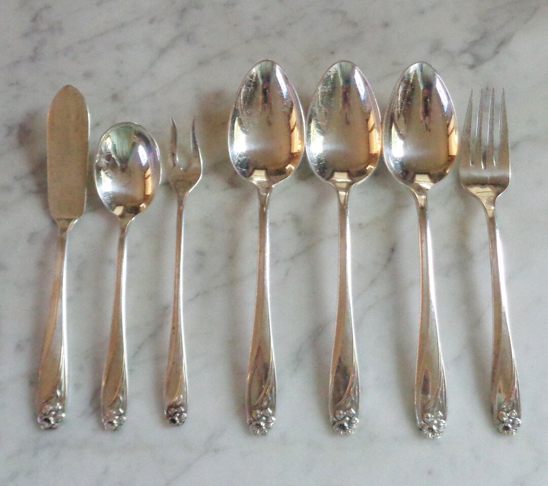 1847 Rogers IS Silver Plate Daffodil Table Soup Spoons Sugar Spoon ...