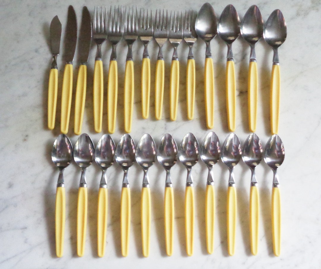 25pc Yellow Plastic Handle Retro Vintage Flatware Silverware Set Signed ...