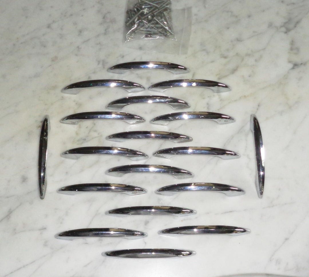 Set of 18 Vintage Chrome Cabinet Drawer Pull Handles: MCM Ridge Design ...