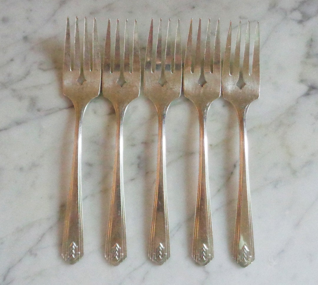 Wm A Rogers Heirloom Chevron Silver Plate 61/4 Inch Set of 5 Salad ...