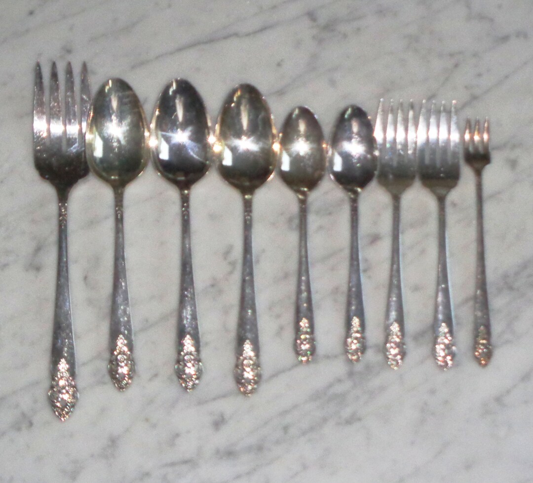 Oneida Prestige Silver Plate DISTINCTION Pattern Lot of 9 Forks ...