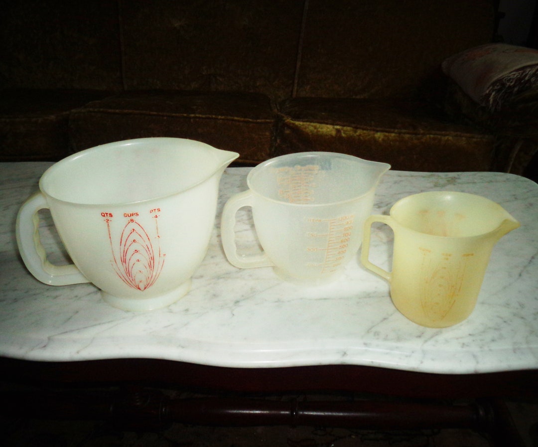Retro Vintage Tupperware Tupper! White Measuring Cups Set Large 500 ...