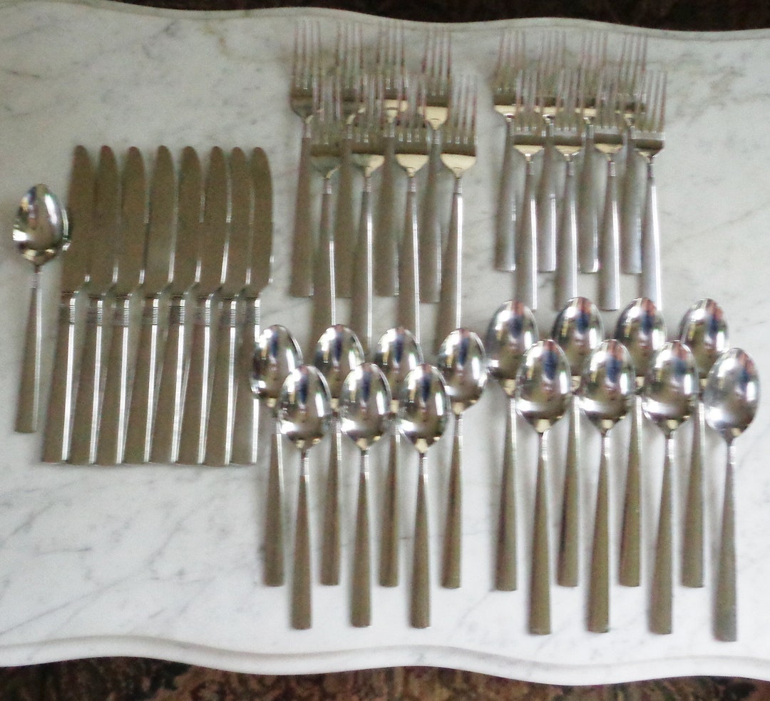 Cambridge Stainless Vertical Lines 40pc Silverware Set 8 Dinner Knives ...