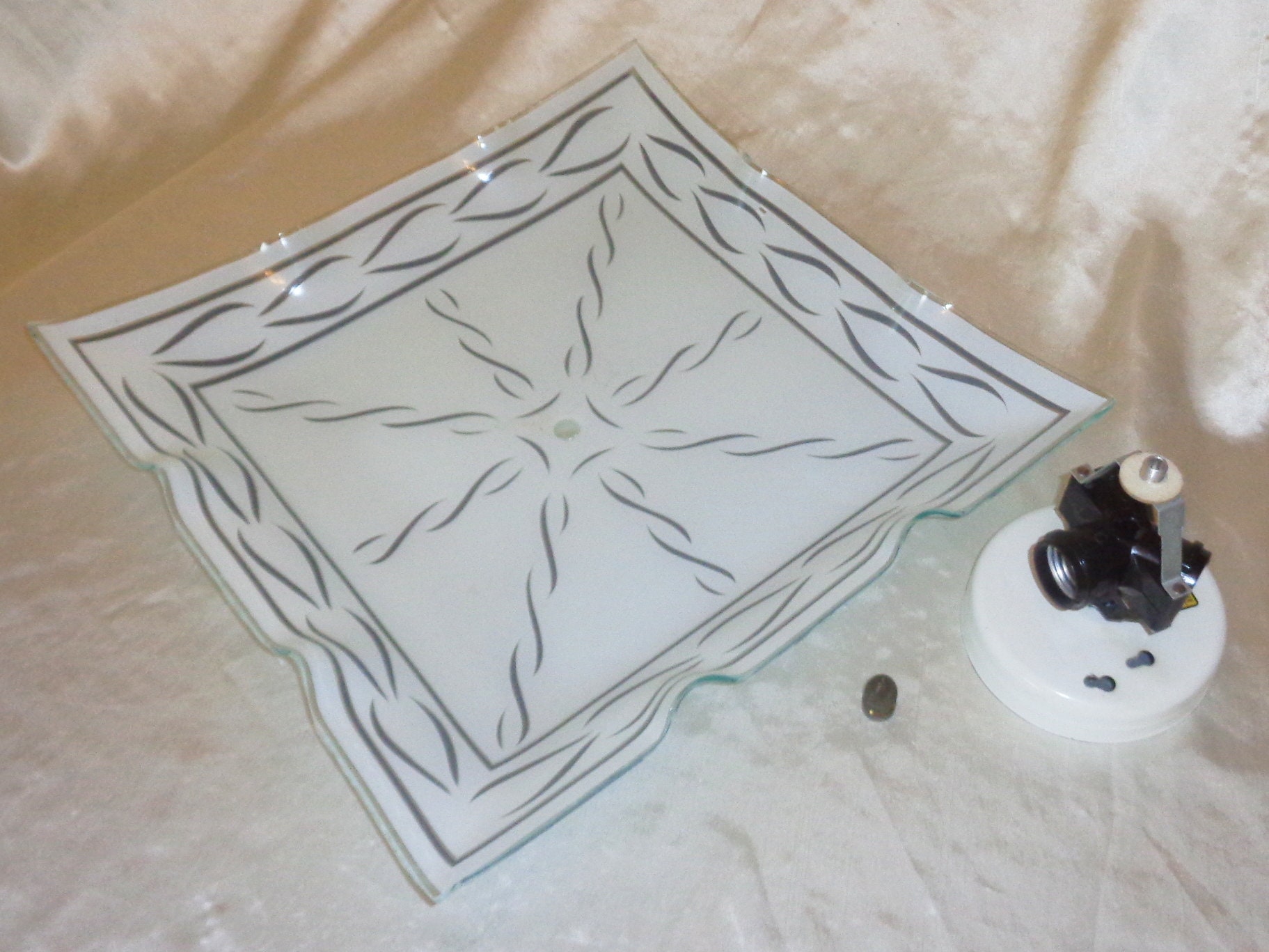 Square Upturn Rim Ceiling Light Fixture Cover on 3 Bulb - Etsy UK