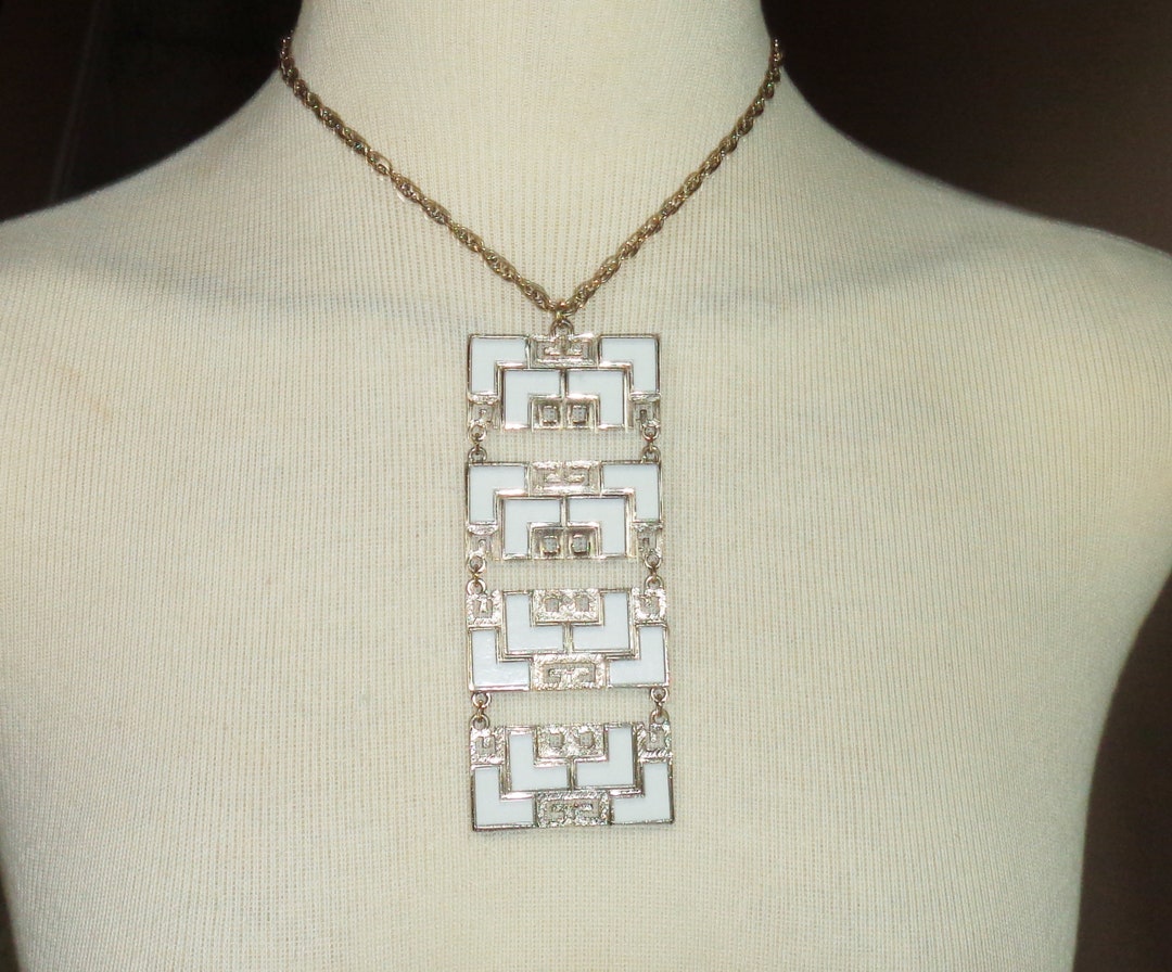 White 4 Panel Geometric Pendent on 16 Inch Vintage Silver Tone Metal ...