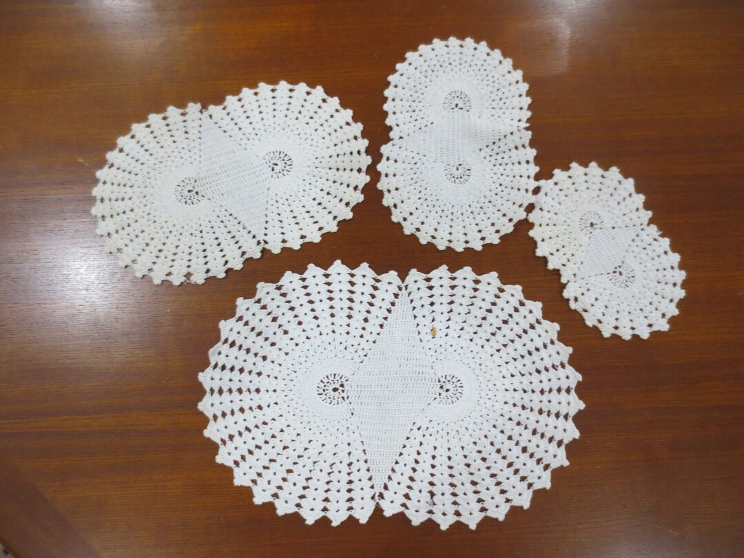 4 Matching Doilies Different Sizes - Etsy
