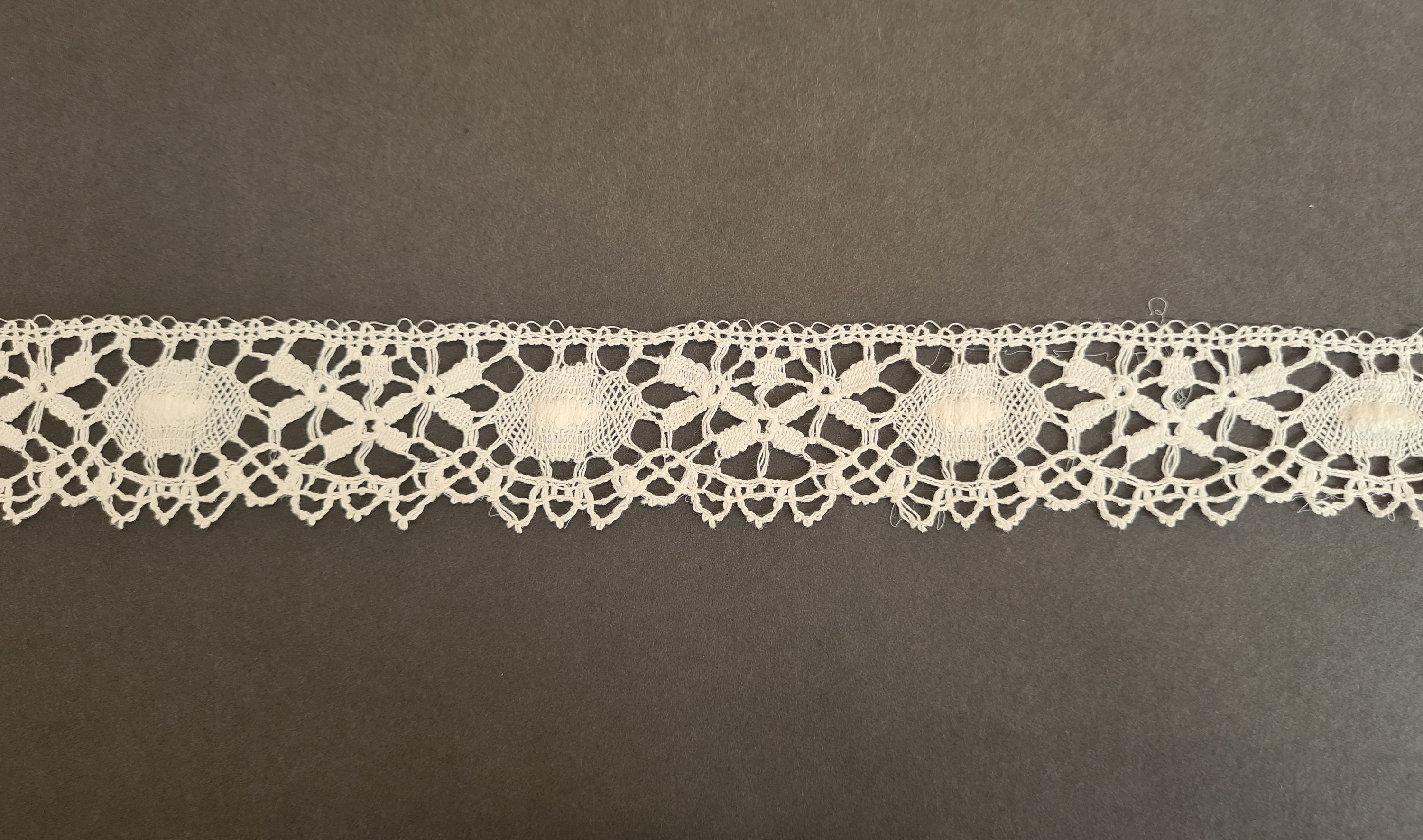Tudor Style Wollaton Nottingham Lace for Renaissance or Elizabethan ...