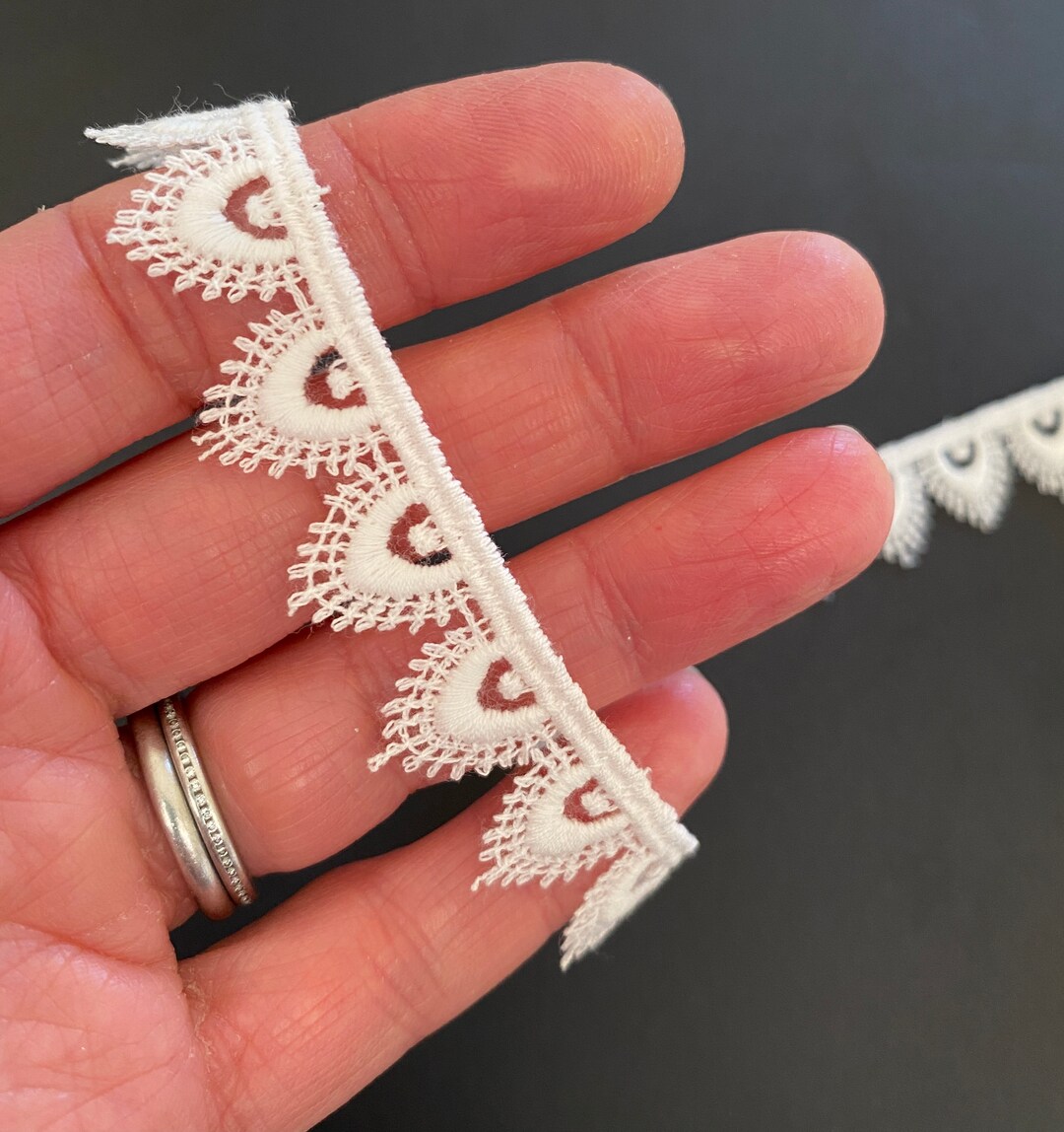 Tudor Style Small Pointed Scallop Lace for Renaissance or Elizabethan ...