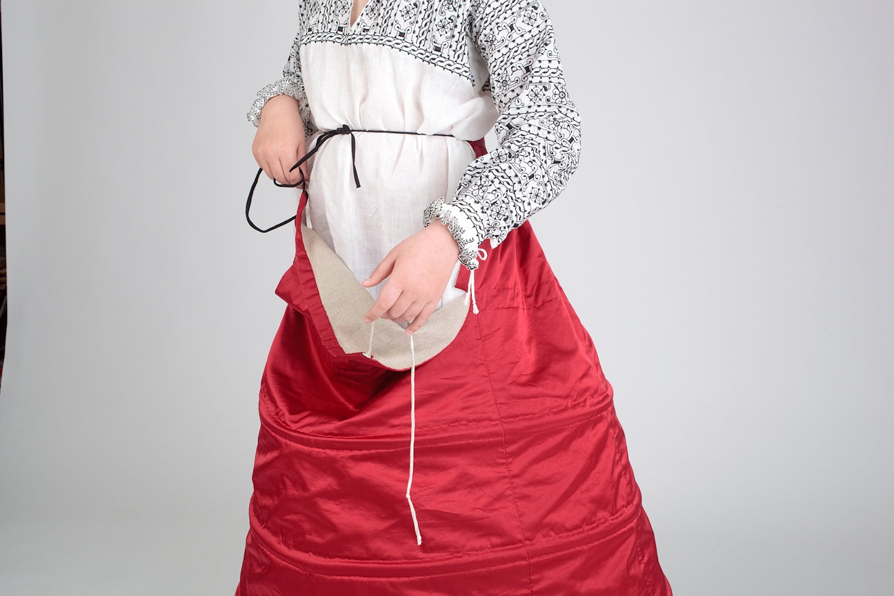Pattern for Tudor & Elizabethan Lady's Spanish Farthingale With Pad ...