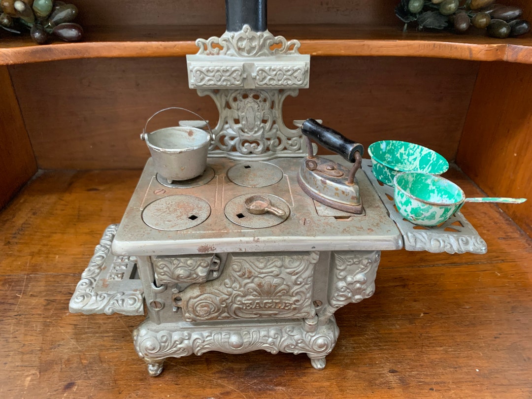 Antique Eagle Cast Iron Salesman Toy Stove - Etsy