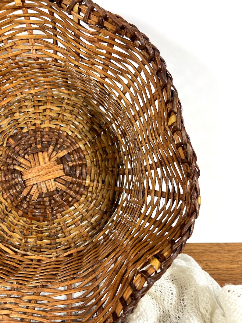 Unique Vintage Woven Scalloped Rim Basket Decorative Wicker - Etsy