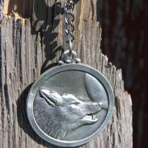 Lead Free Pewter Wolf Keychain Fine Pewter Wolf Howling at the Moon Key ...