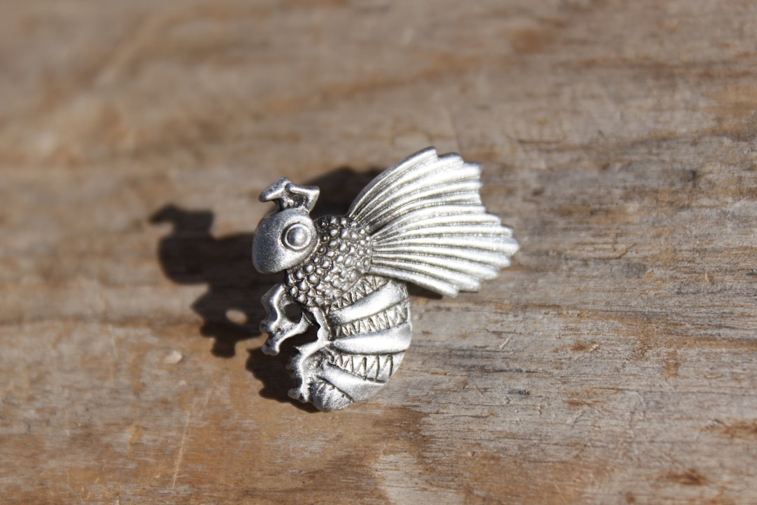 Hastings Pewter Hand Made Lead Free Pewter Bee Pin Lapel Pin Tie Tack ...