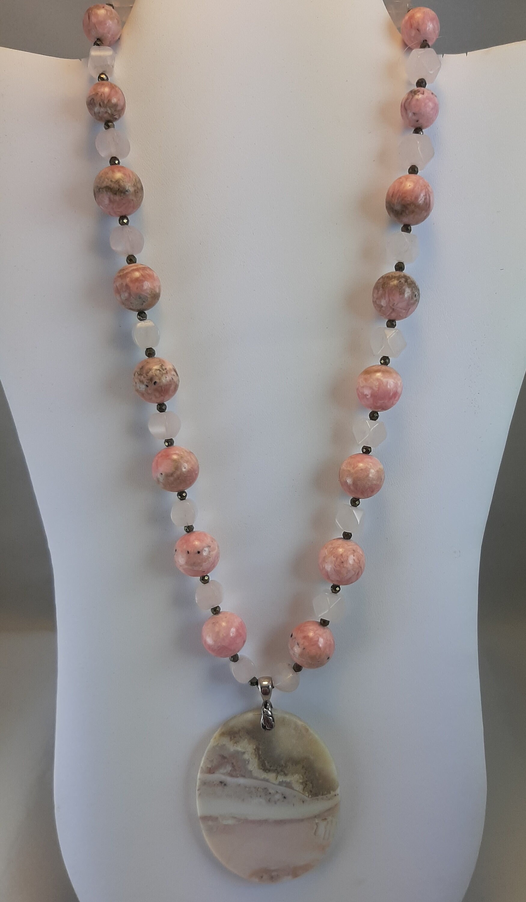 Agate rubanée, thulite, quartz rose, pyrite, collier en argent sterling ...