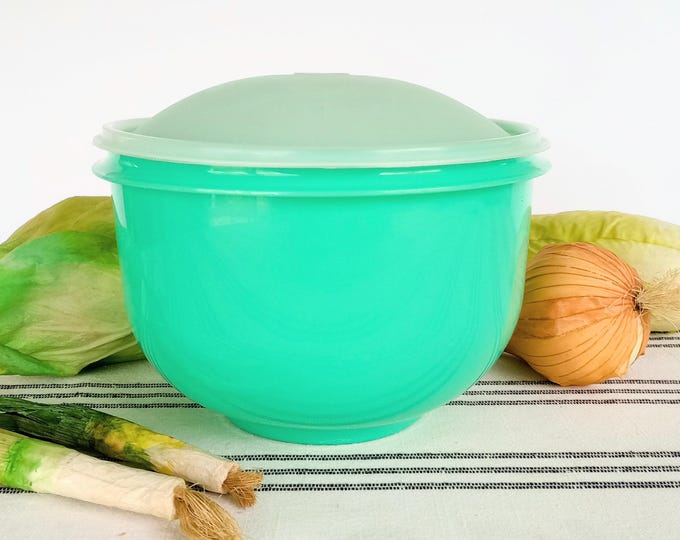 Tupperware Lettuce Keeper Crisp It Salad Storage Bowl, Jade Green 1424 ...