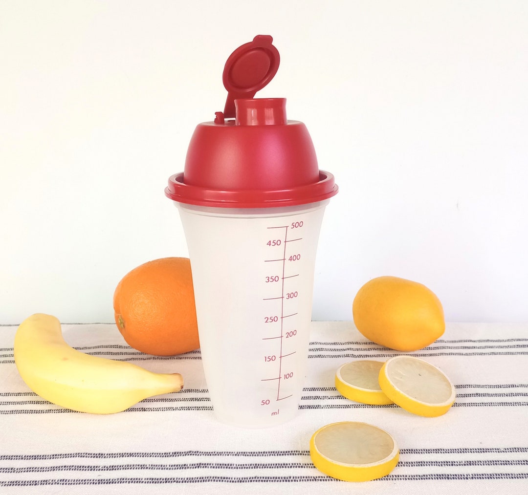 Tupperware Quick Shake Mixer, Salad Dressing Bottle Measuring Cup ...
