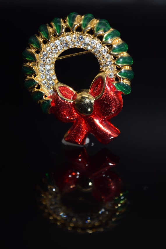 Vintage Christmas Wreath Brooch, Enamel and Rhineston… - Gem