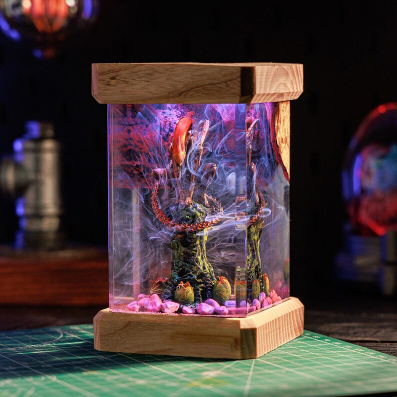 Xenomorph Space Monster Resin Epoxy Lamp, Custom Night Light, Table ...