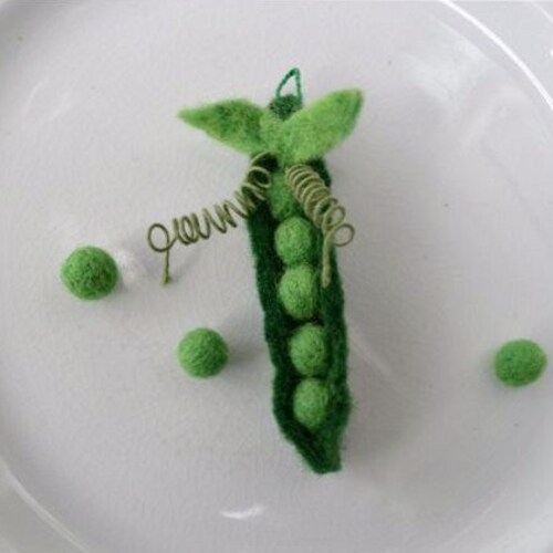 Green Felted Peas in a Pod Ornament - Etsy