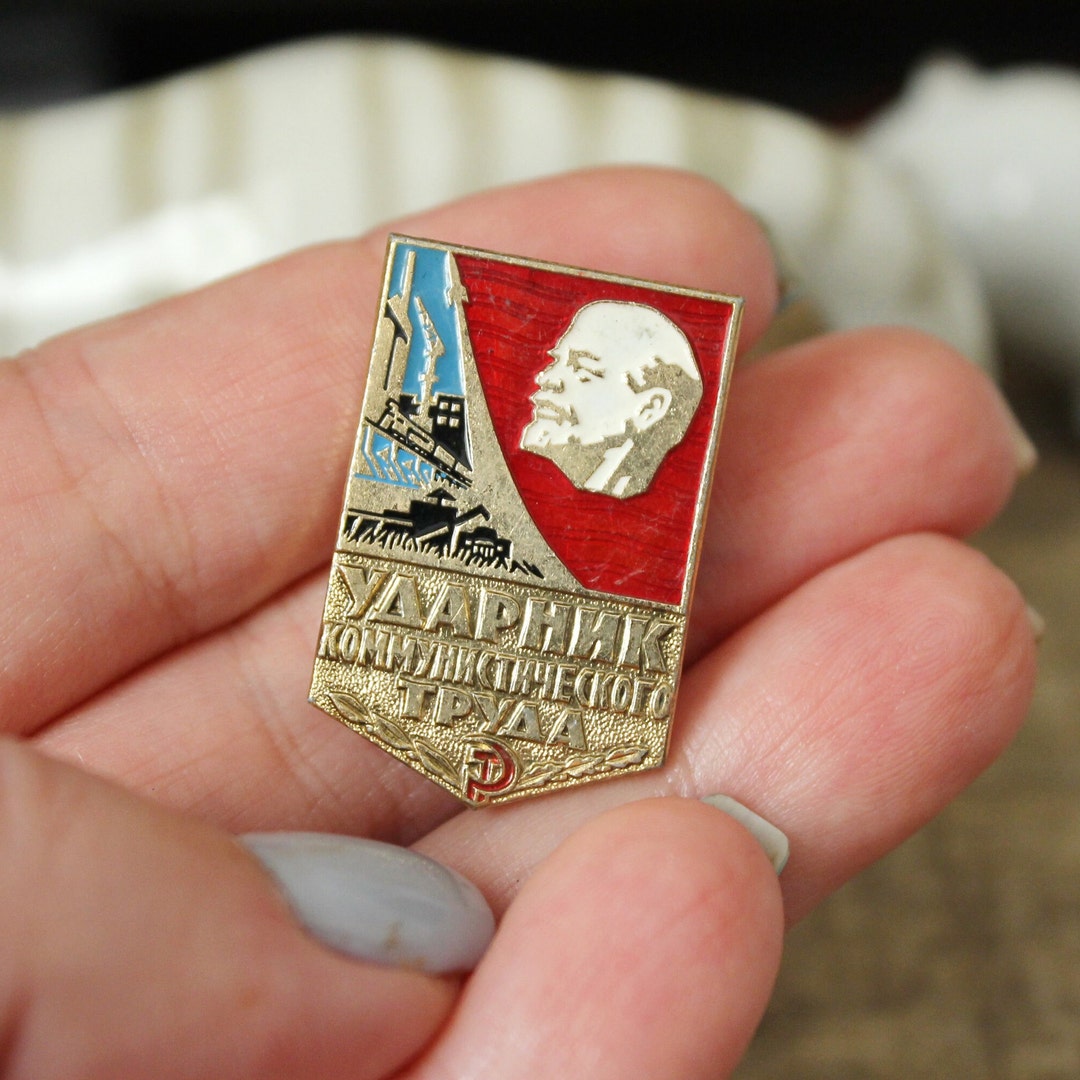 Vintage Soviet USSR Pin Badge - Traditional USSR Pin Badge - USSR Pin ...