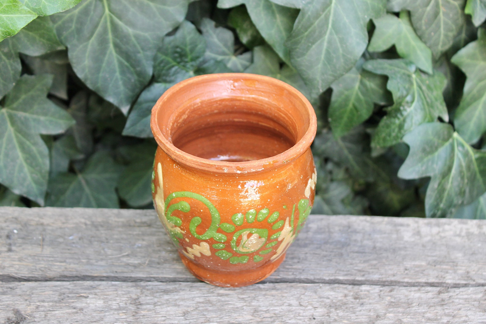 Alter keramischer Tontopf Vintage-Tontopf Ukrainischer traditioneller ...