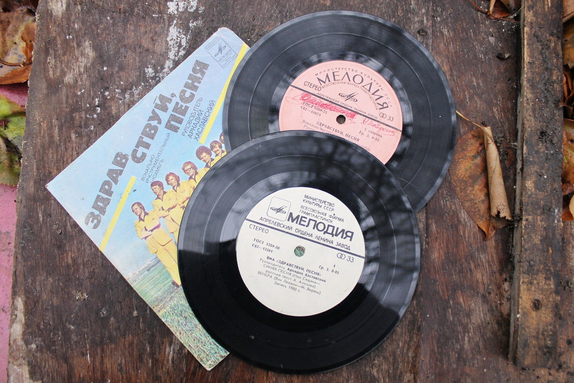 Set of Two Retro Music Plates Sung by Band hello - Etsy