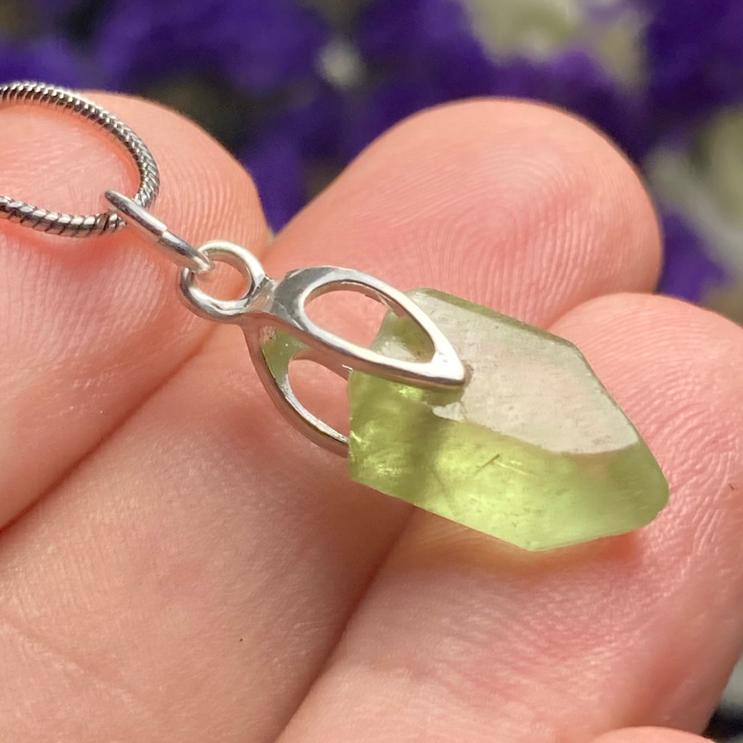 Peridot Pendant / Terminated Peridot Crystal / Peridot - Etsy