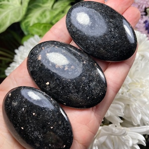 Nuummite Crystal - Coppernite Crystal - Coppernite Stone - Nuummite ...