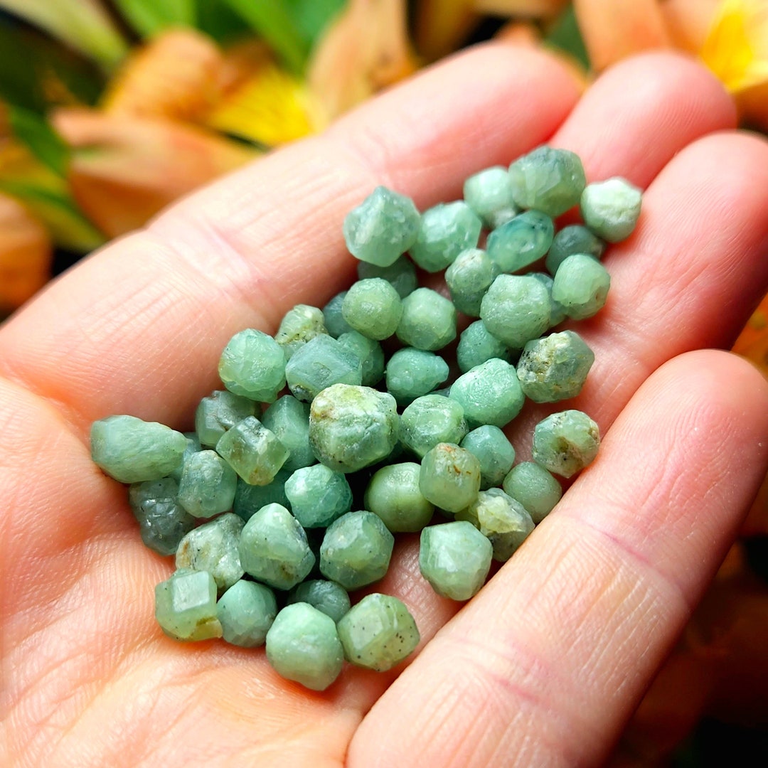 Green Garnet Crystal / Demantoid Garnet / Green Demantoid Garnet ...