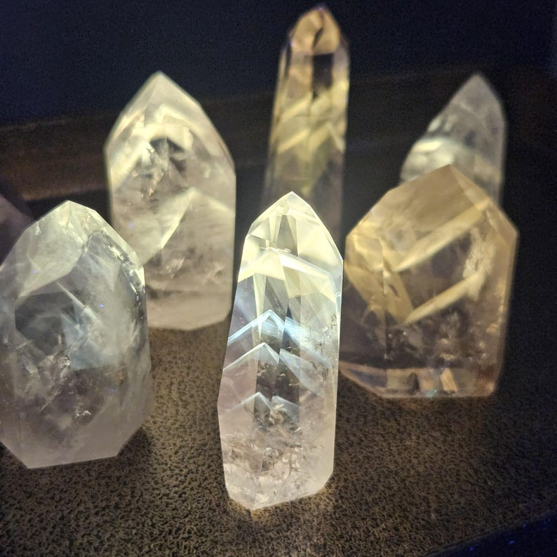 UV Phantom Amethyst Tower - Ultraviolet Reactive Crystals - Quartz ...