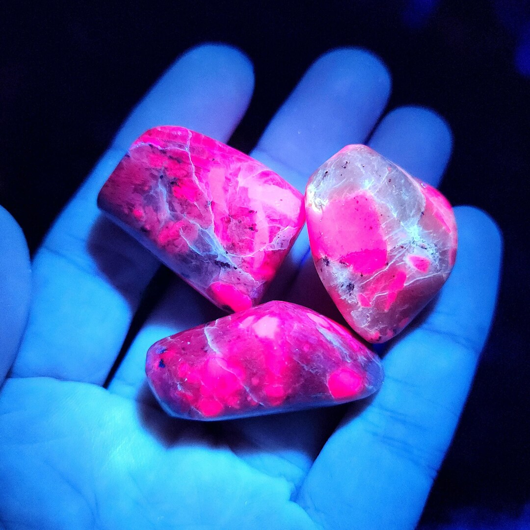 Ruby in Quartz - UV Reactive - Ruby Quartz - Ruby Crystal - Quartz ...