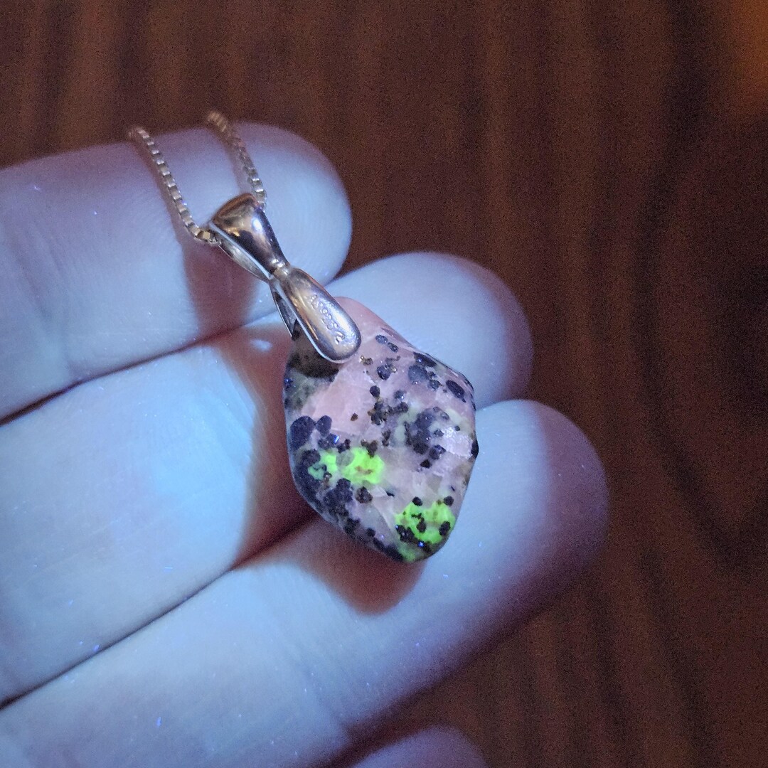 Willemite & Franklinite Crystal Pendant - UV Reactive - Willemite ...