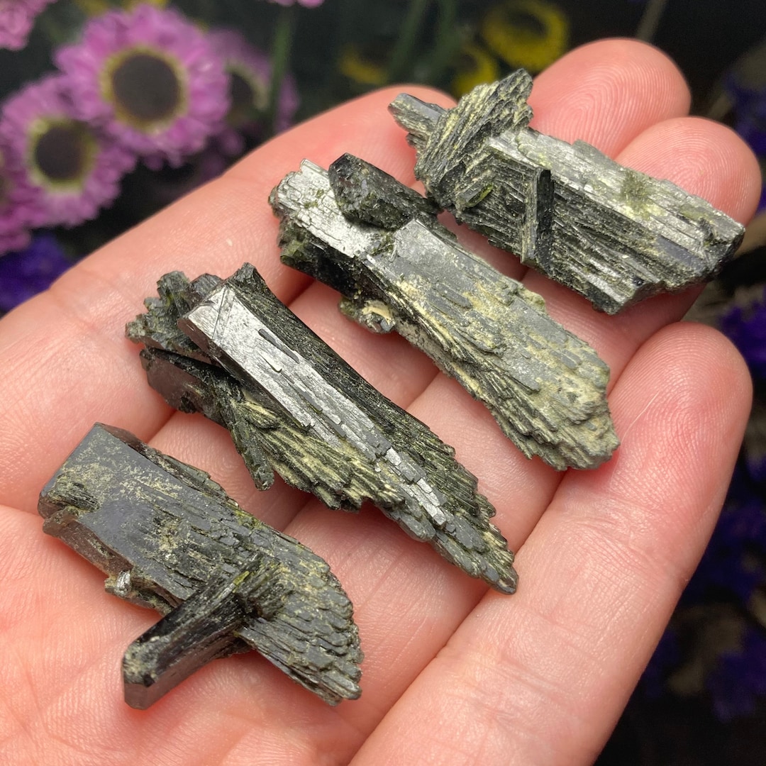 Epidote Crystal / Raw Epidote / Epidote Stone / Epidote - Etsy