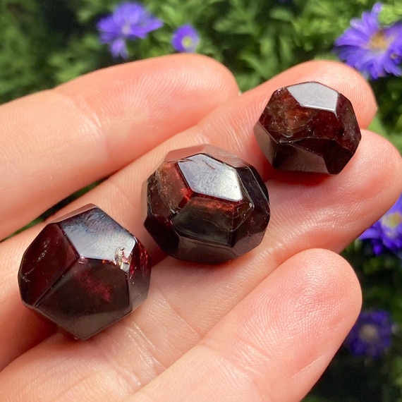 Polished Garnet Garnet Dodecahedron Tumbled Garnet Red Garnet Faceted Garnet Garnet Specimen Red Garnet Crystal Garnet Crystal Etsy Canada
