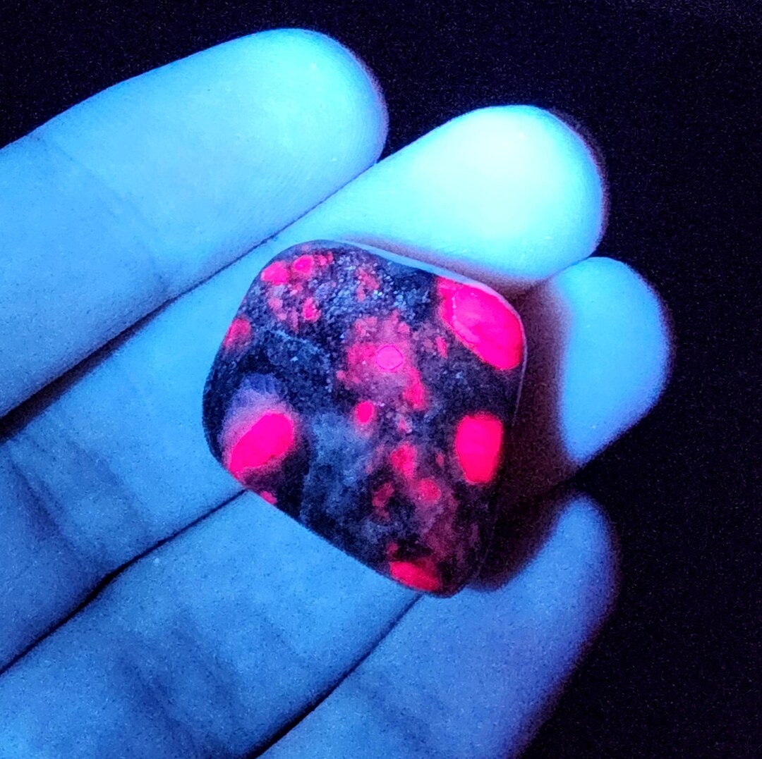 UV Ruby Crystal - Ruby Crystal - Ruby in Matrix - UV Reactive - Tumbled ...