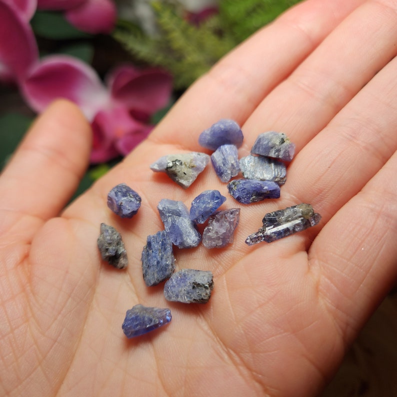 Raw Tanzanite Crystal, Natural Purple Tanzanite Specimen - Etsy