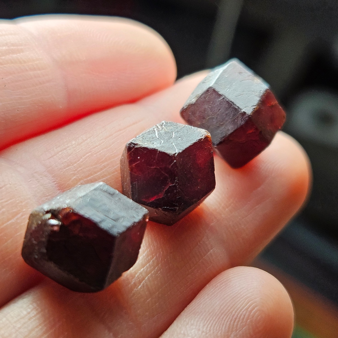 Raw Garnet Crystal - Garnet Dodecahedron - Red Garnet - Raw Garnet - Garnet Crystal - Tumbled ...