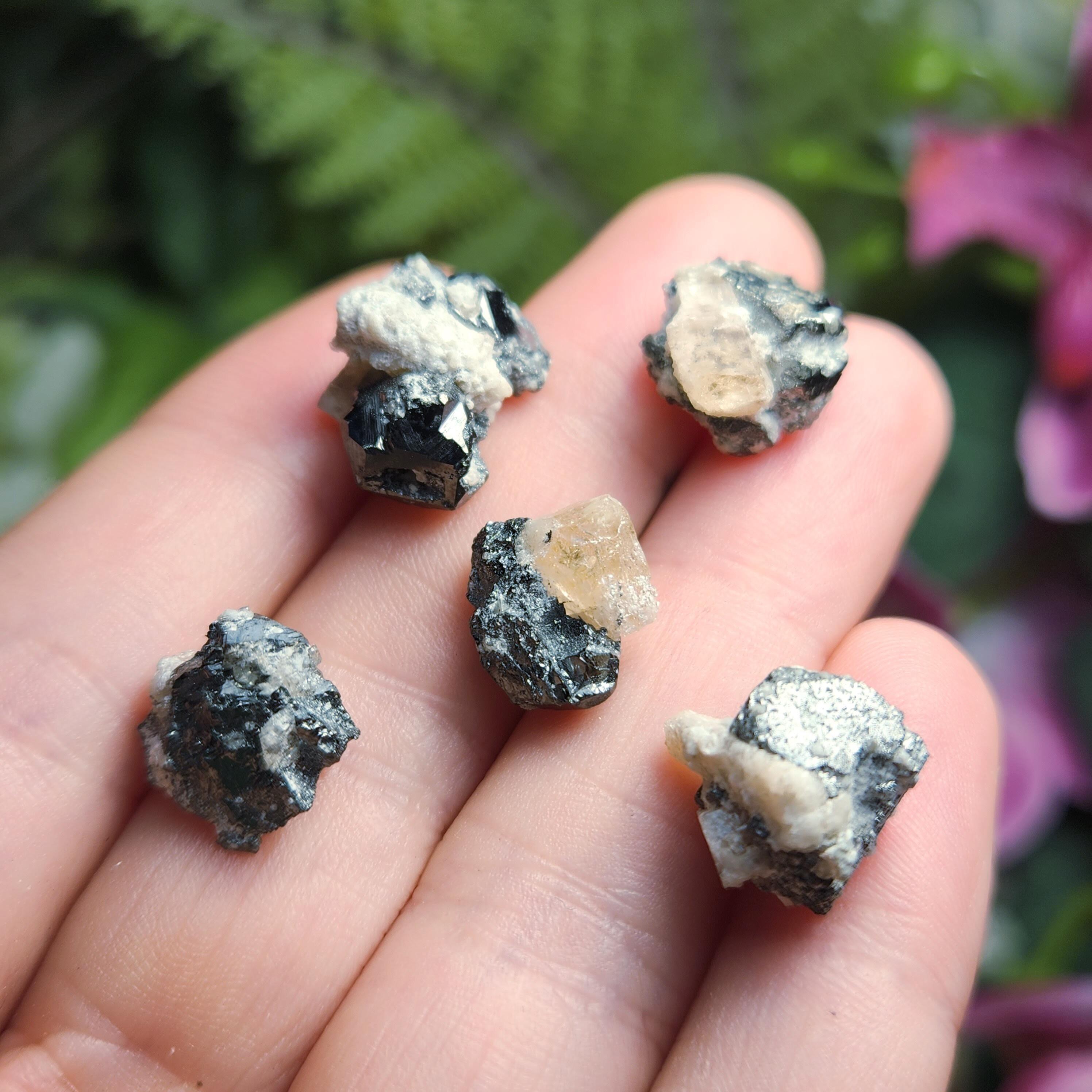 Black Bixbyite Crystal Specimen - Natural Utah Bixbyite - Etsy