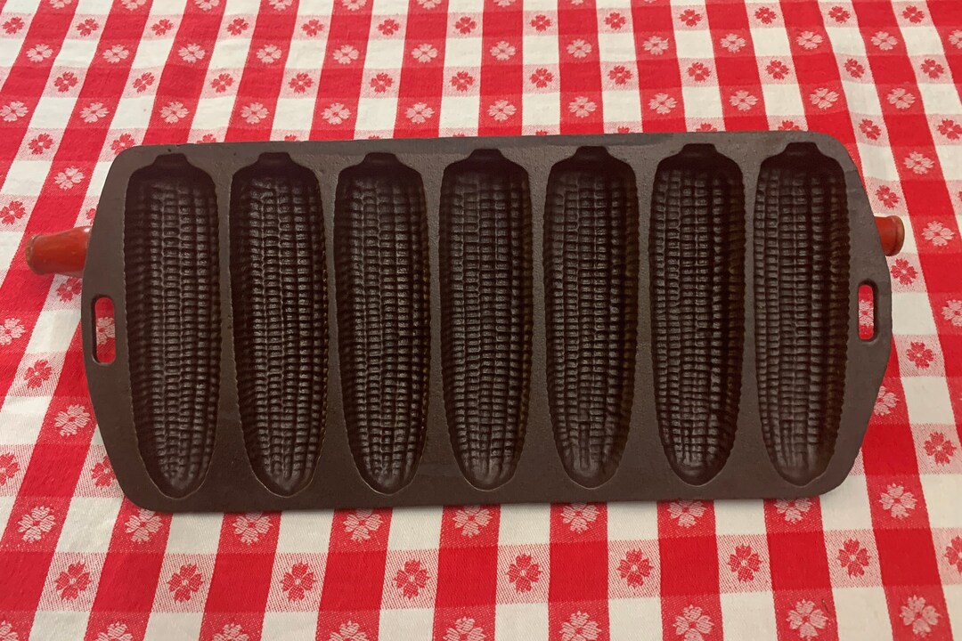 Vintage Cast Iron Corn Stick Pan, 7 Stick Sections, Lodge Cornbread ...