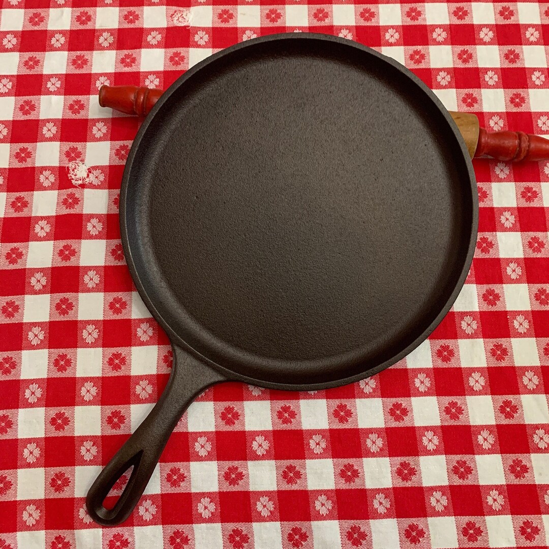 Vintage 9 Round Cast Iron Griddle, 10.5 Inch Diameter, Cleaned ...