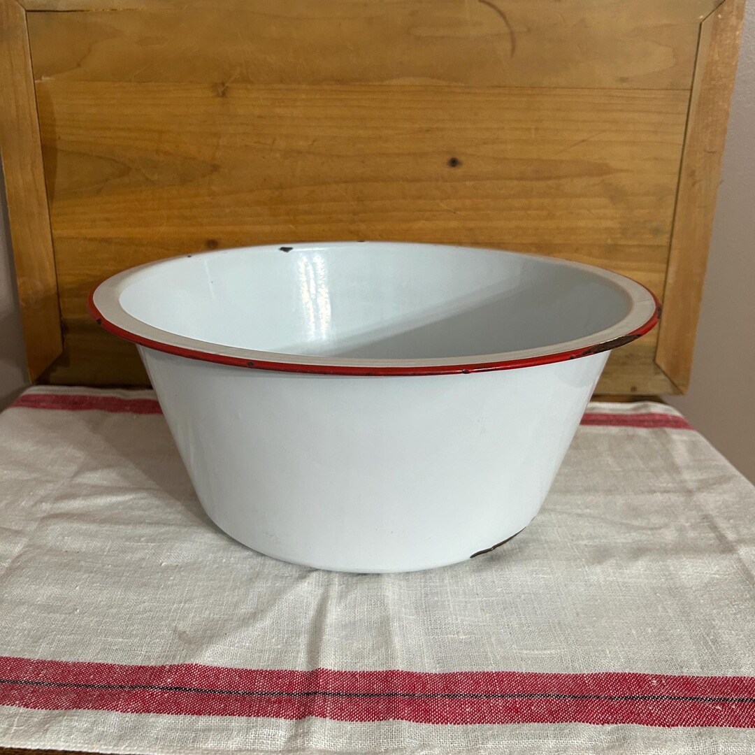 Large Deep White & Red Enamel Wash Pan 13.5 Inch Diameter X 6 In ...