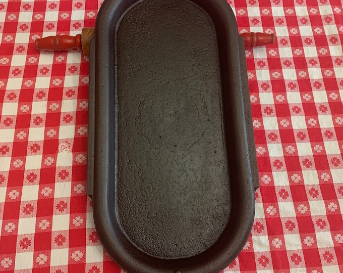Antique Oval Cast Iron Griddle With Gate Mark, Raised Letter G Number 7 ...
