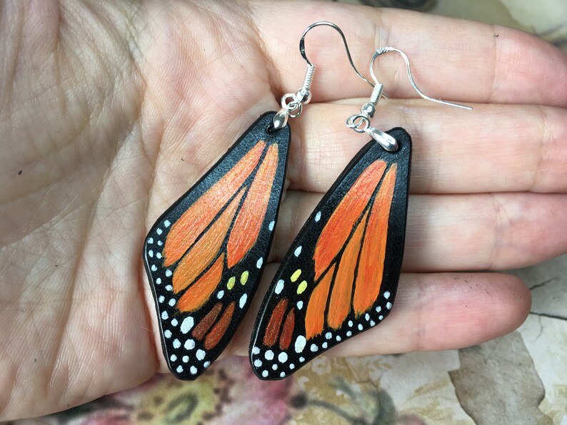 Hand tooled leather bright monarch butterfly wings earrings | Etsy