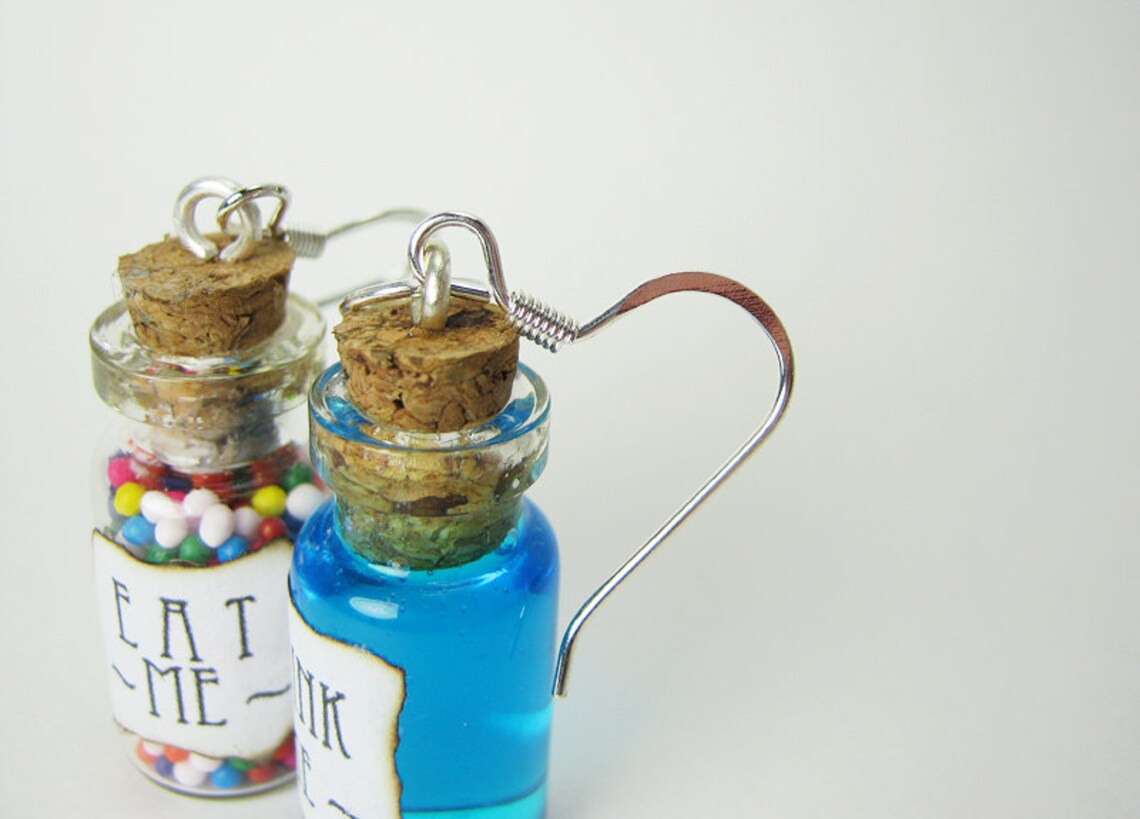 EAT Me & DRINK Me Alice in Wonderland 1ml Glass Bottle Charm - Etsy