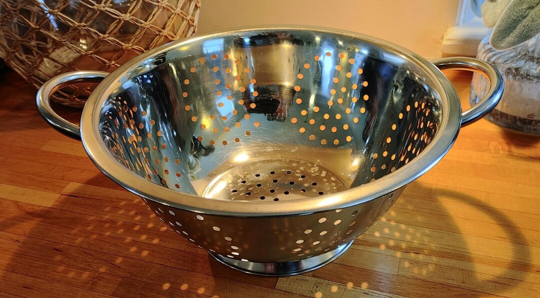 Vintage Metal Collander With Handles - Etsy