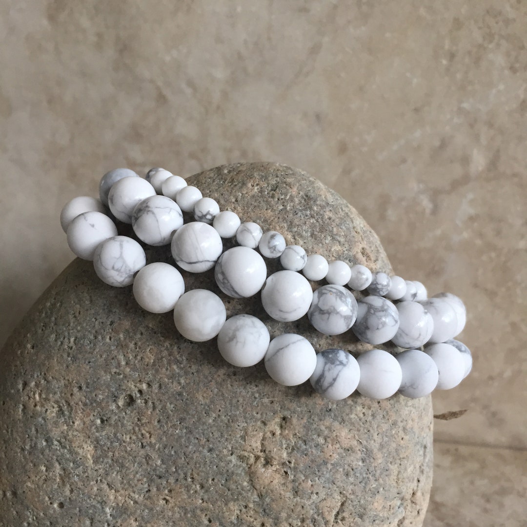Grey Howlite Magnesite Gemstone Bracelet - White and Gray Stretch ...