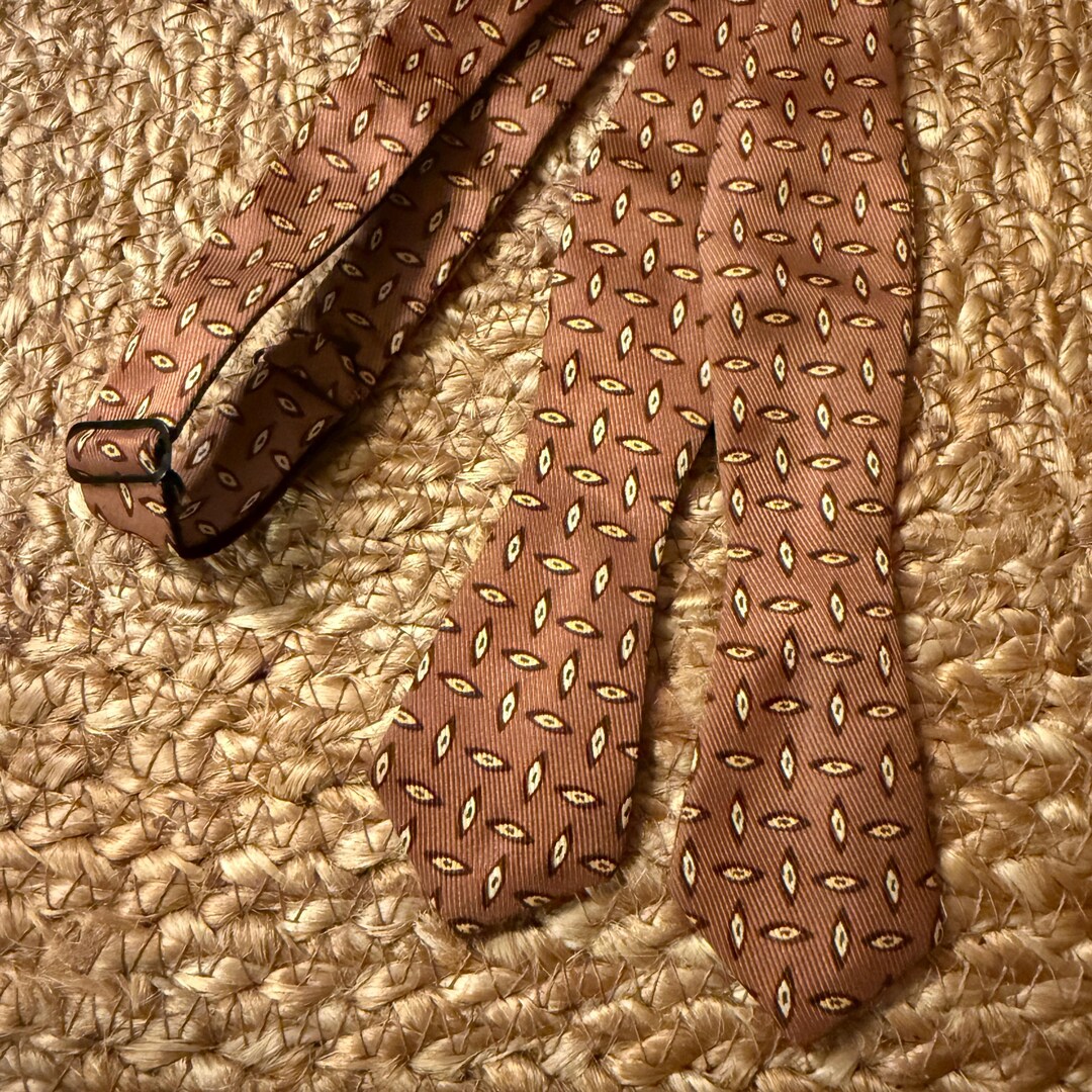 1960s Dusty Pink + Peach Foulard Pattern Pointed Silk Bow Tie Size 13 ...
